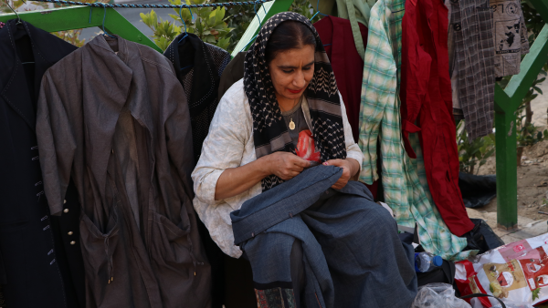 JINHAGENCY | Daily challenges faced by women peddlers in Tehran