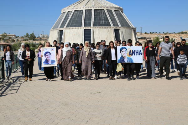 JINHAGENCY | Gazeteci Dilîşan Îbîş "Jin, jiyan, azadî" sloganlarıyla anıldı