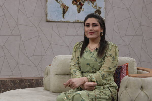 JINHAGENCY | Hojîn Hêriz bi dengê xwe hunera Kurdî zindî dike