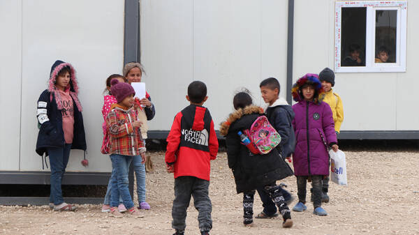 JINHAGENCY | Desteya Prewerdê ji bo zarokên koçber 10 dibistan vekir