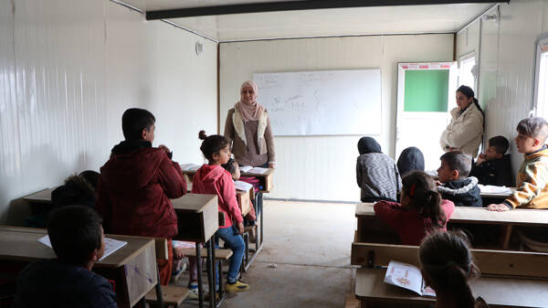 JINHAGENCY | Desteya Prewerdê ji bo zarokên koçber 10 dibistan vekir