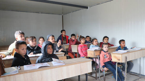 JINHAGENCY | Desteya Prewerdê ji bo zarokên koçber 10 dibistan vekir